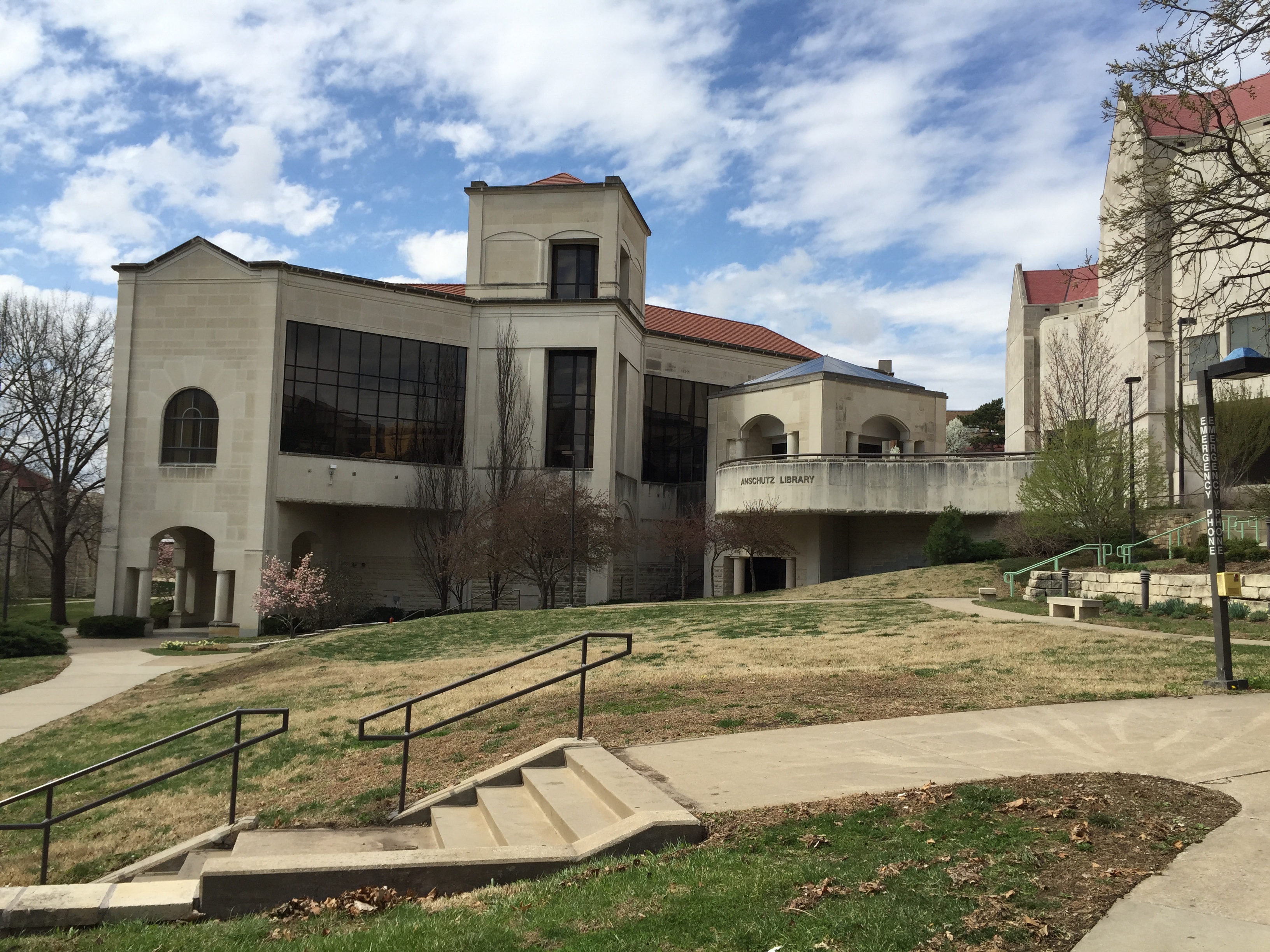 Lights and Sirens | Robbers reportedly target KU student walking on ...